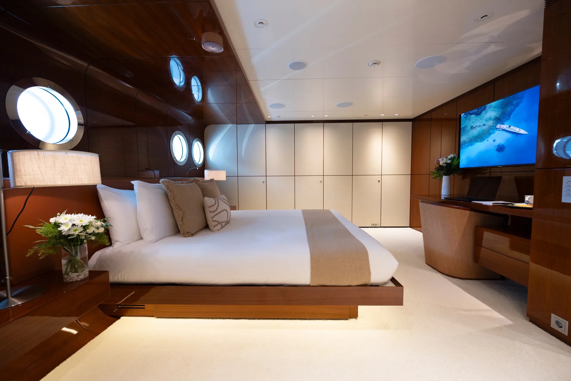 Yacht DRAGONFLY, Hanseatic Marine | CHARTERWORLD Luxury Superyacht Charters
